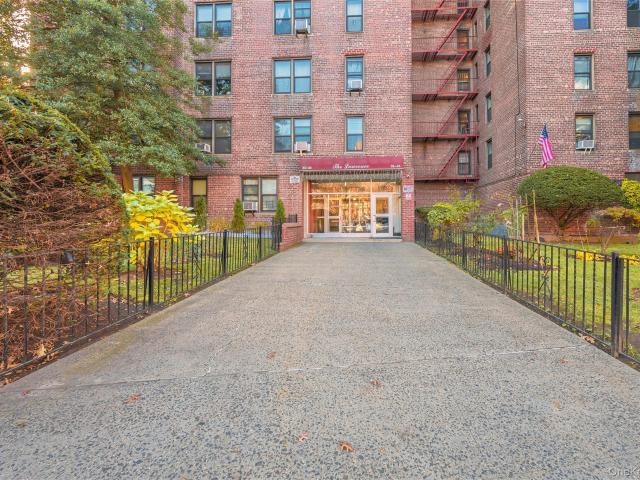 33 44 Junction Boulevard 2V