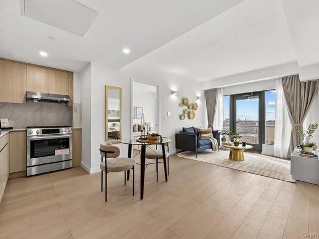 33 71 Prince St Unit 13E, Flushing, NY 11354