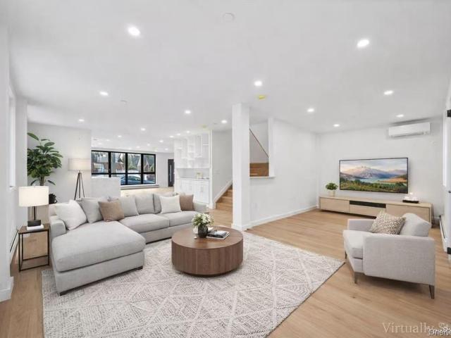 33 03 th Street