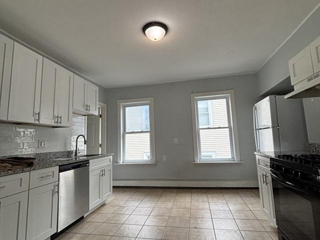 33 1/2 Barclay St, Unit 3, Worcester, MA 01604 | MLS #73510