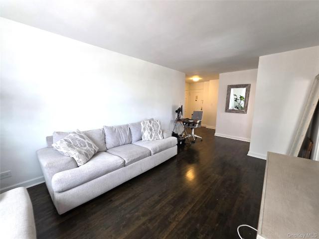 33 15 81st Street 5D
