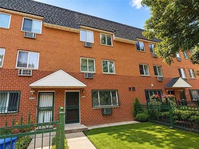 33 28 14th St, Astoria, NY 11106