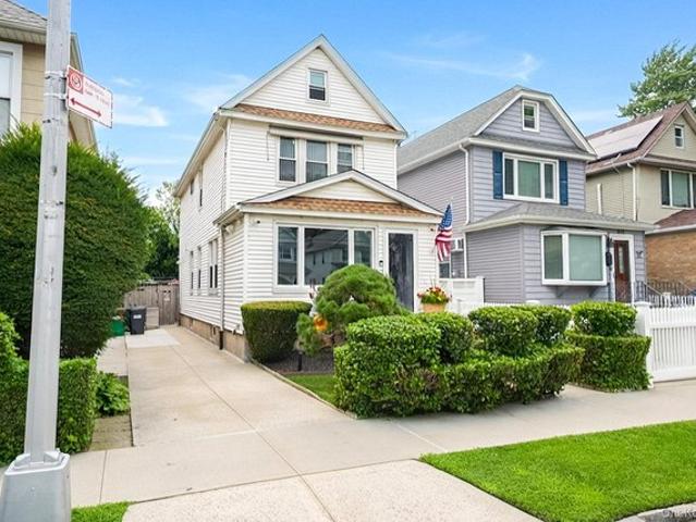 33 28 th St, Flushing, NY 11354