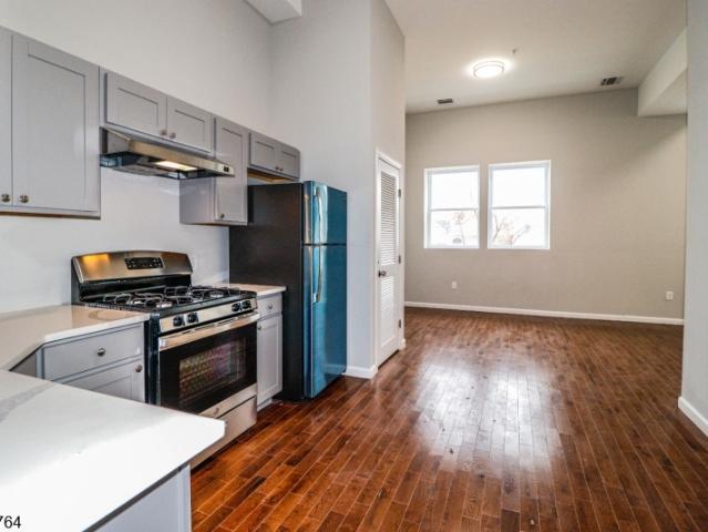 33 2nd St, Unit 11, Raritan, NJ 08869 | MLS #4017 | Compass