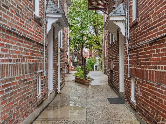 33 32 89th Street