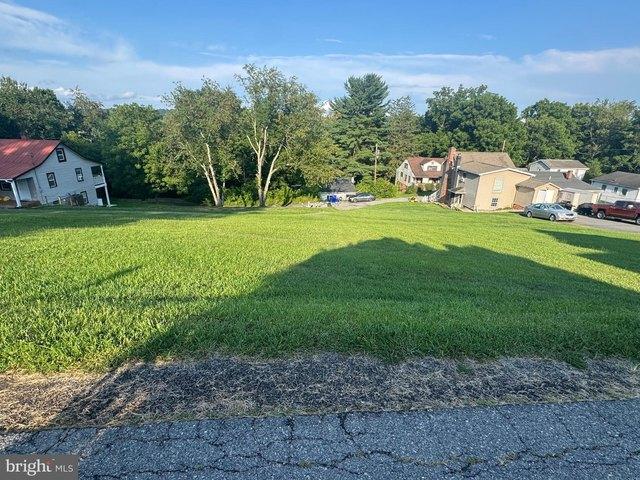 33 35 Brent St, Hancock, MD 21750
