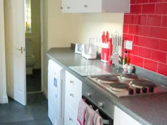 33 Teignmouth Road, Stirchley, B29 7BA, United Kingdom | 5 bed townhouse for rent #123042410 | Rentberry