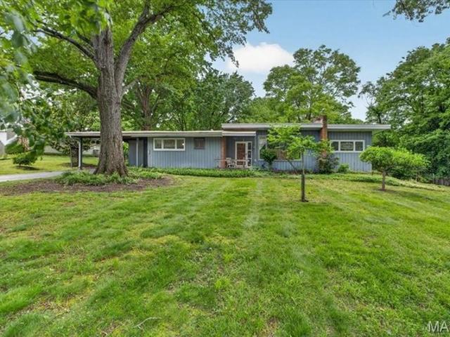33 Topping Ln, Des Peres, MO 63131