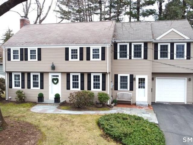 33 Trotwood Dr, West Hartford, CT 06117