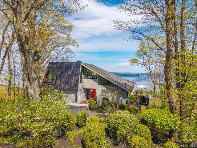 33 Tweed Blvd, Nyack, NY 10960 | MLS #990101 | Compass
