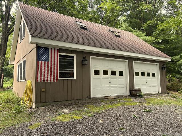 33 Twin Bridges Road