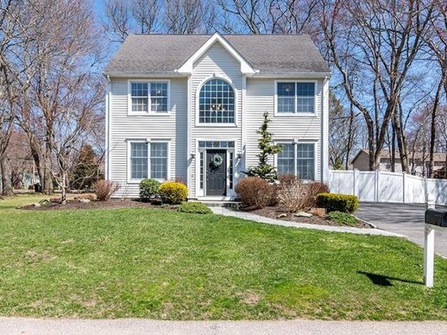 33 Twin Leaf Trl, Narragansett, RI 02874
