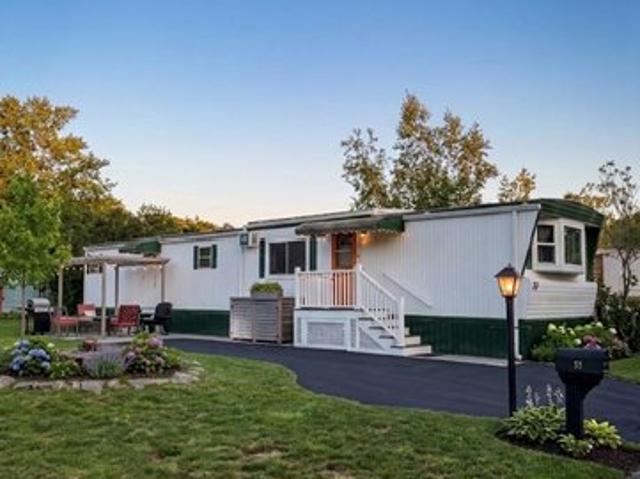 33 Valley Forge Dr, Bohemia, NY 11716