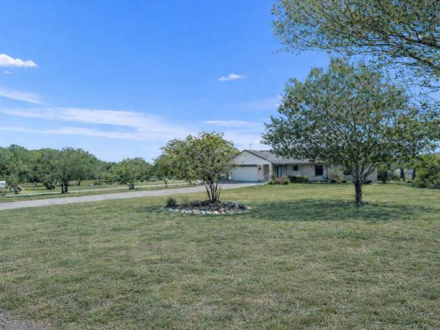 33 Valley View Dr, Round Rock, TX 78664 | MLS #7703 | Compass