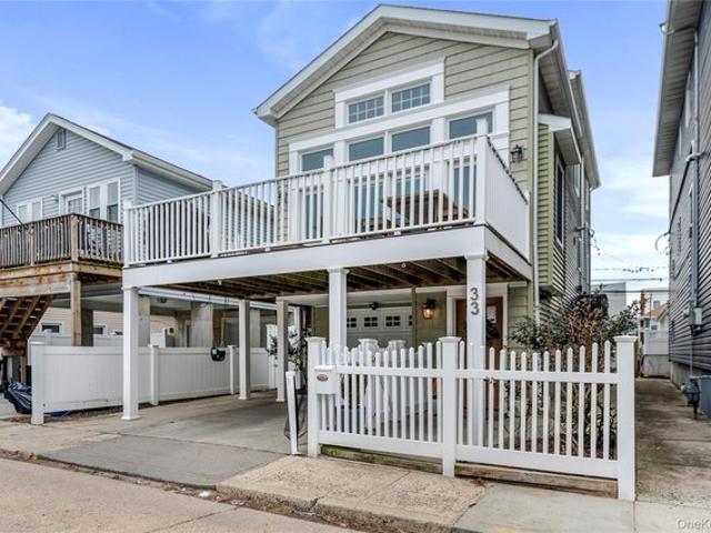 33 Vermont St, Long Beach, NY 11561