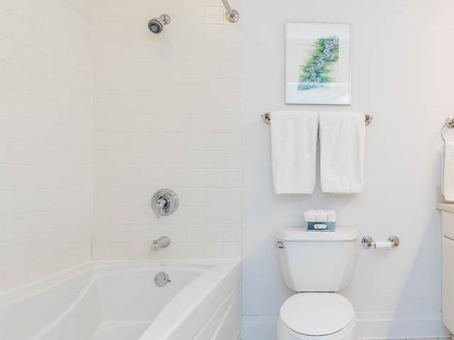 33 W Ontario St, Unit 17F, Chicago, IL 60654 | MLS #12579 | Compass