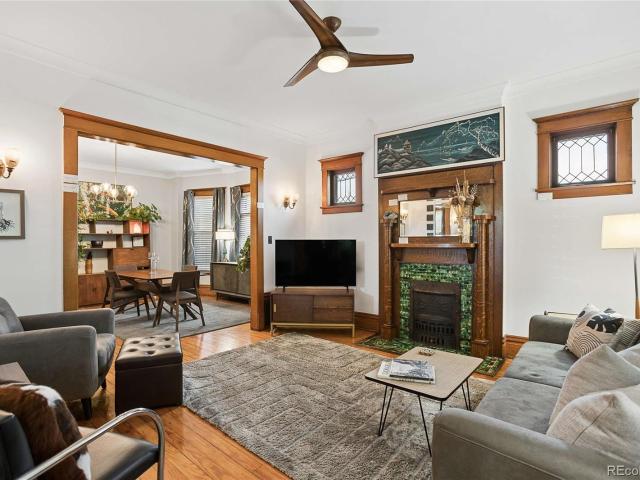 33 W Byers Place