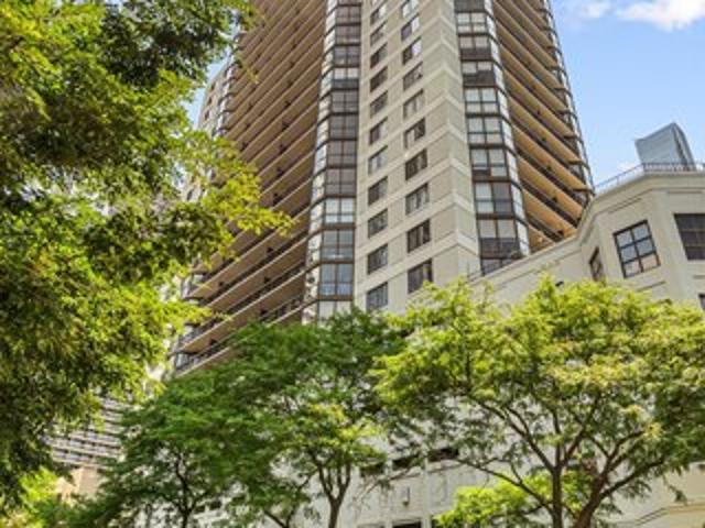 33 W Delaware Pl Apt 14F, Chicago, IL 60610