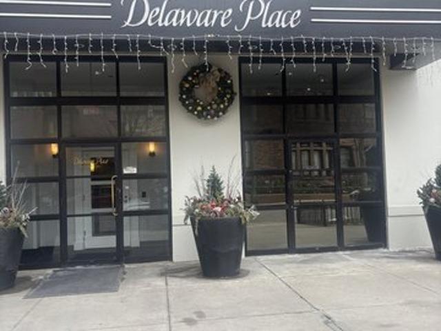 33 W Delaware Pl Apt 15D, Chicago, IL 60610