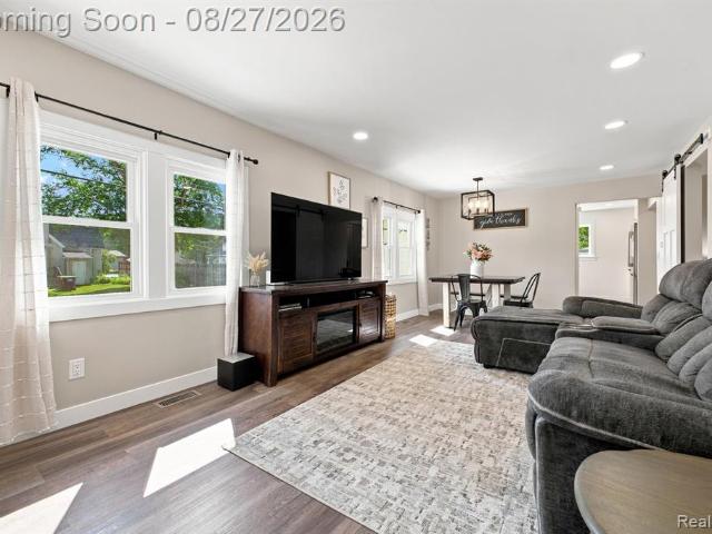 33 W Wabash Avenue