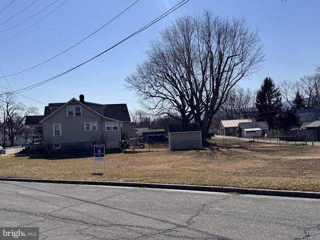 33 Walnut St, Thurmont, MD 21788