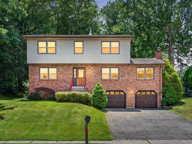 33 Winchester Dr, Monroe, NY 10950