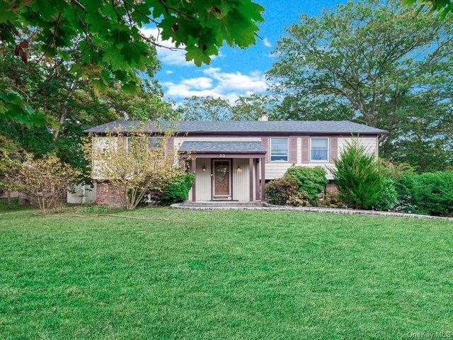 33 Winside Ln, Coram, NY 11727