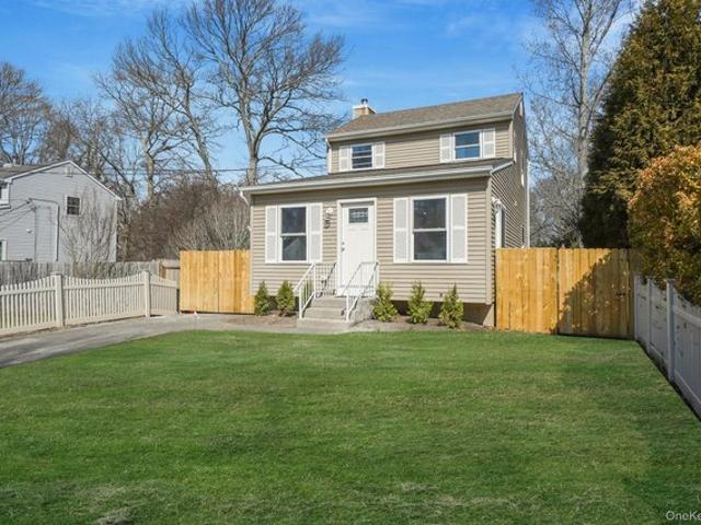 33 Wood Ave, Mastic, NY 11950