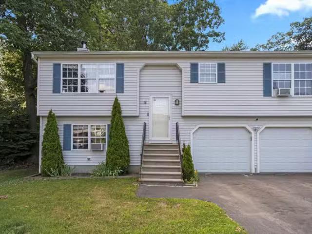 33 Woodglen Dr, Waterbury, CT 06705 MLS 24034799