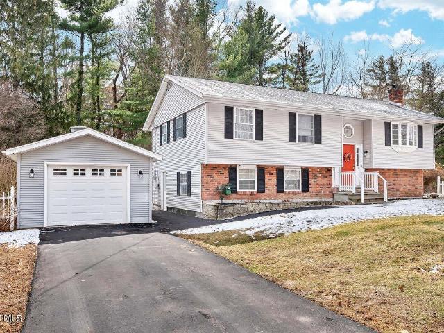 33 Acorn Ave
