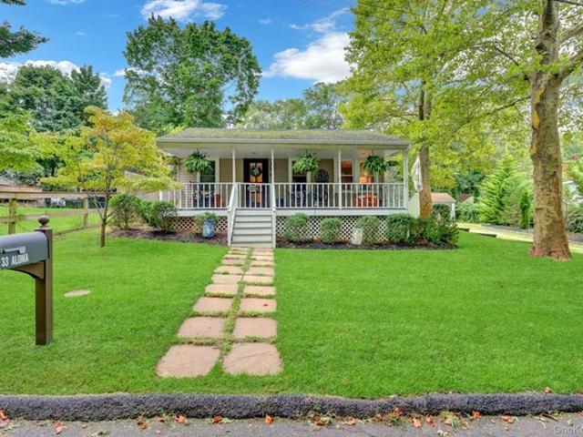 33 Aloma Rd, Rocky Point, NY 11778