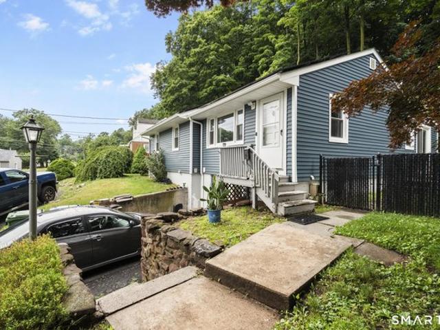 33 Allen Ave, Meriden, CT 06451