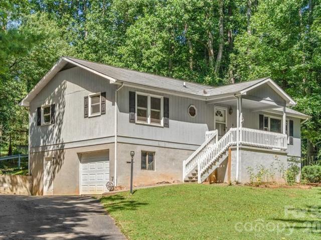 33 Baker Dr, Asheville, NC 28806