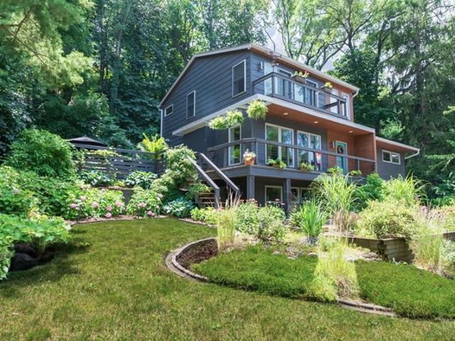 33 Beach Ln, Portage, IN 46368
