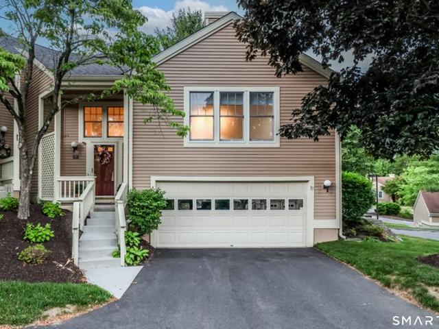 33 Brittania Dr, Danbury, CT 06811