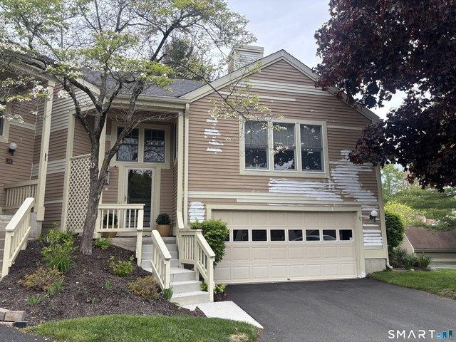 33 Brittania Dr, Danbury, CT 06811