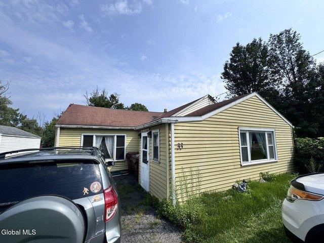 33 Bridge St, South Bethlehem, NY 12158