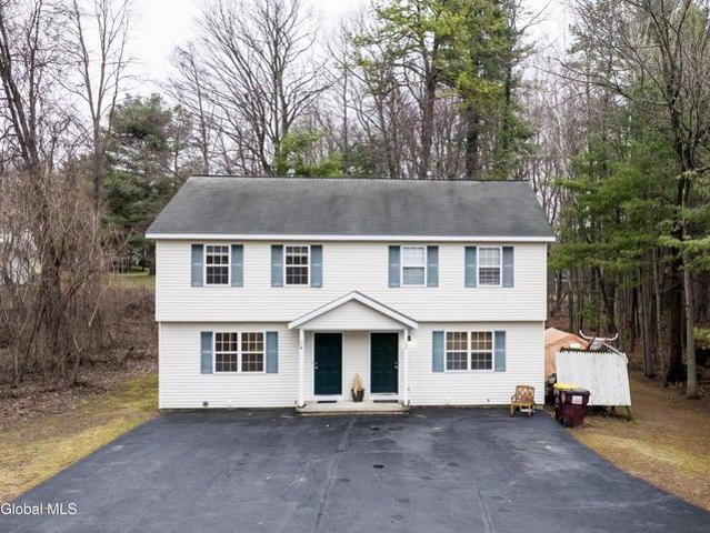 33 Cambridge Dr, Halfmoon, NY 12065