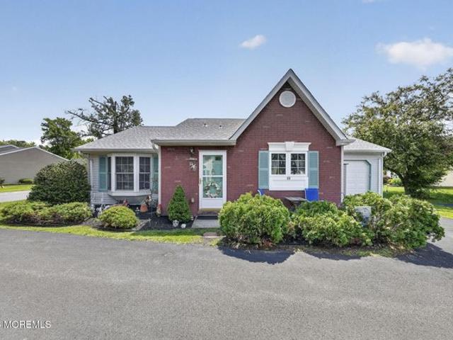 33 Carnaby Close, Freehold, NJ 07728