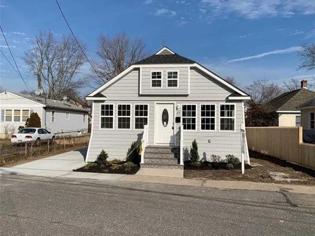 33 Center Ave, Bay Shore, NY 11706