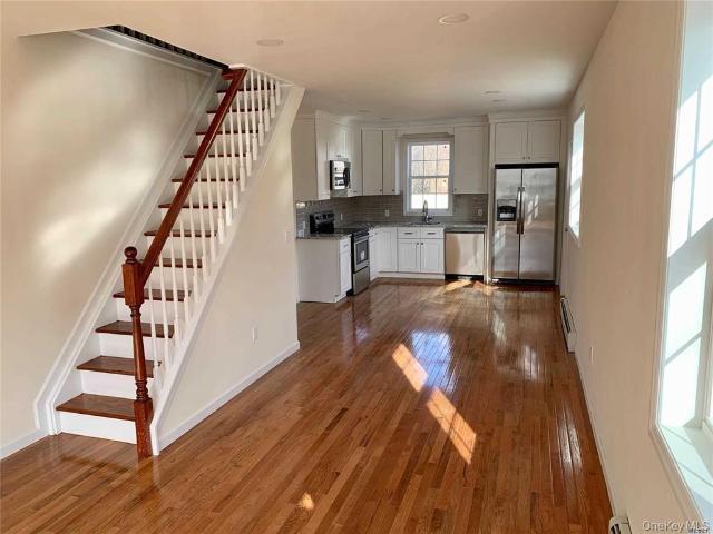 33 Center Ave, Bay Shore, NY 11706 | MLS #984300 | Compass