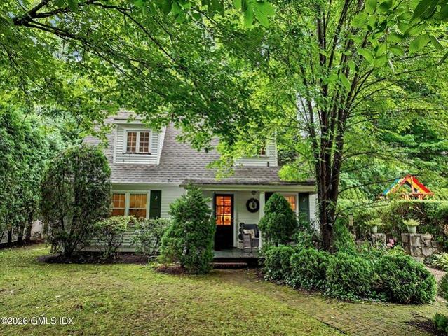 33 Center Dr, Old Greenwich, CT 06870