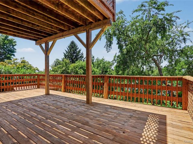 33 Cedar Lane