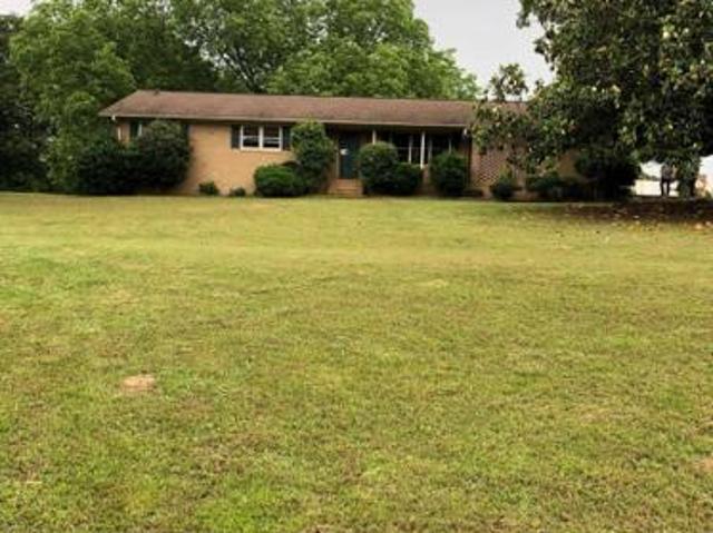 33 Cedarlane Dr, Royston, GA 30662