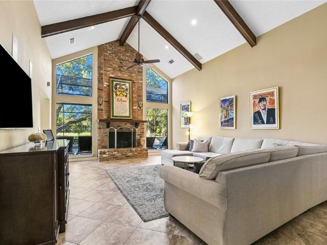 33 Chateau Du Jardin Drive