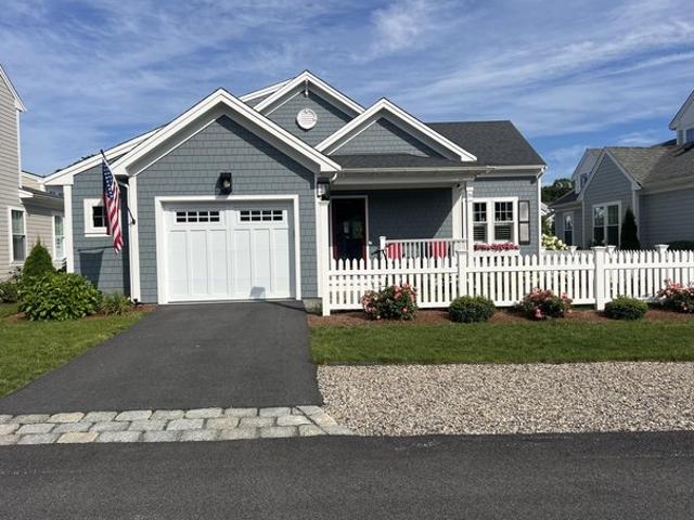 33 Cobblestone Cir, Mashpee, MA 02649