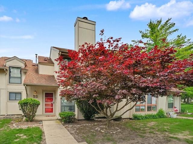 33 Colony West Dr, Champaign, IL 61820