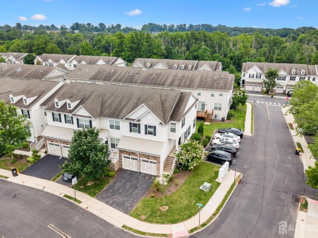 33 Cortland Place