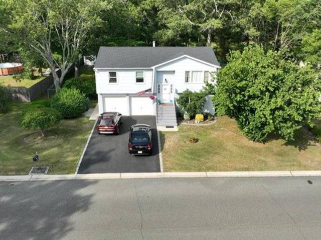 33 Country Club Blvd, Little Egg Harbor Township, NJ 08087