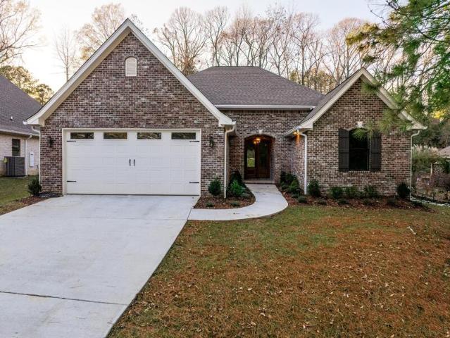 33 Courtland Dr. Hattiesburg, MS 39402